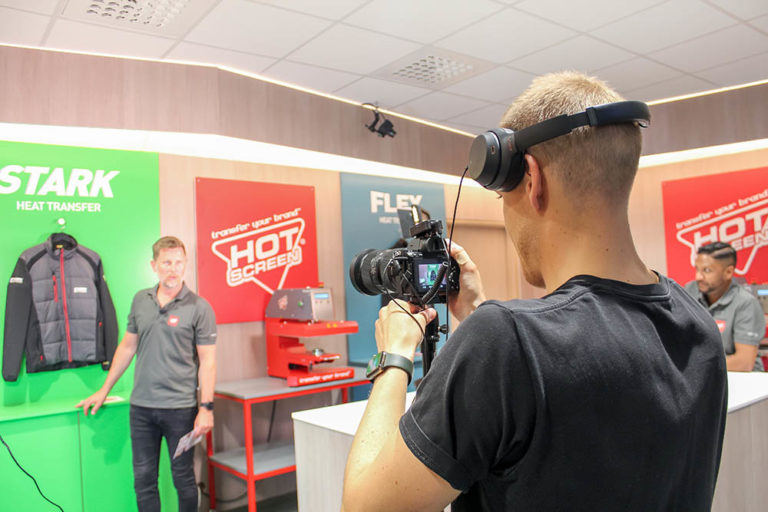 About us - Hot Screen